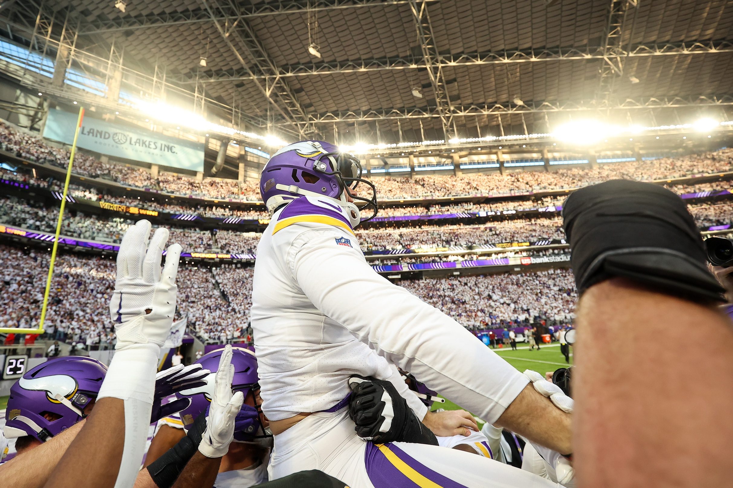 Why Does the National Media Revel In Hating the Vikings? - Zone Coverage