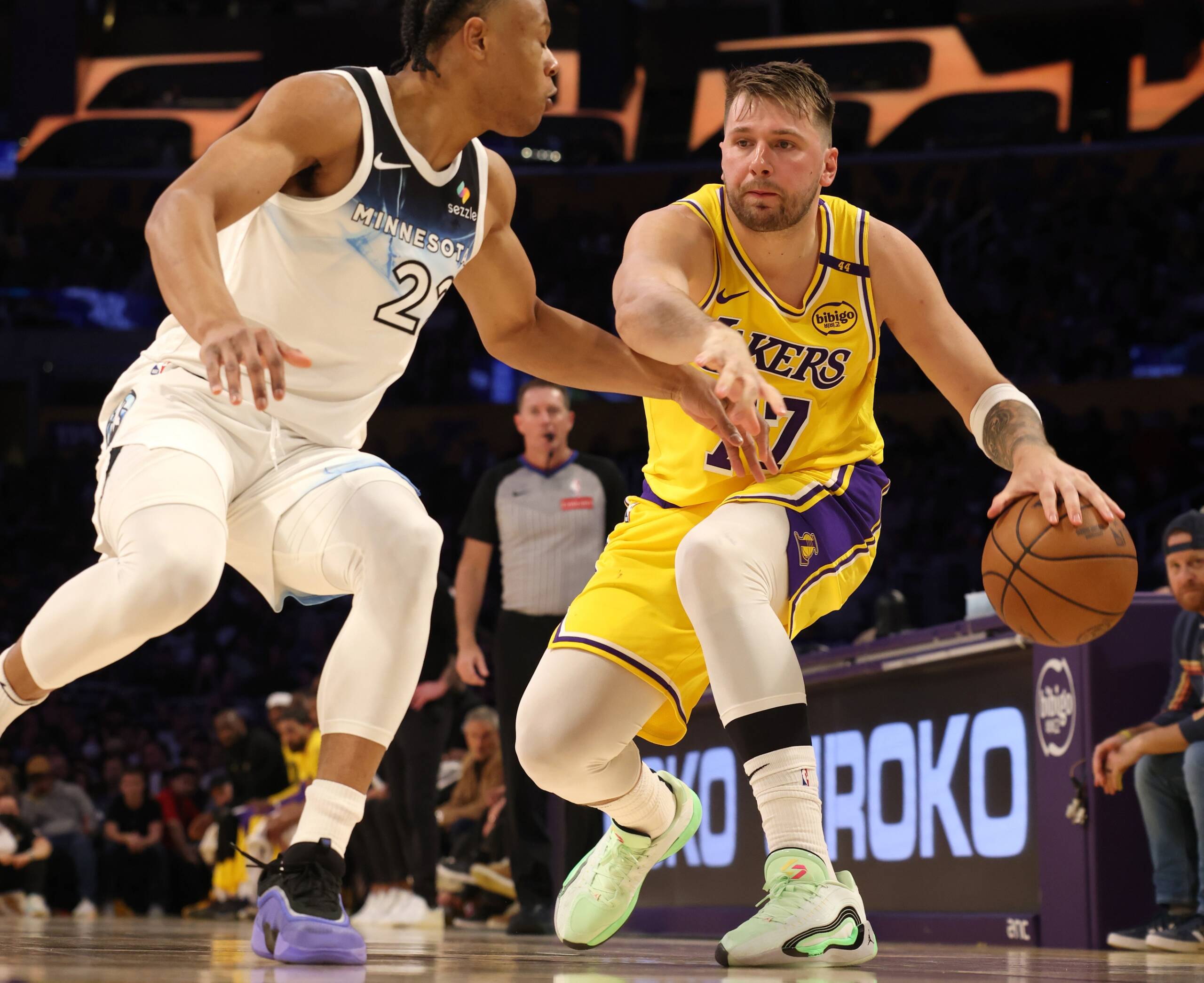 The Wolves Will Play A Lakers Team That's Still A Work In Progress ...