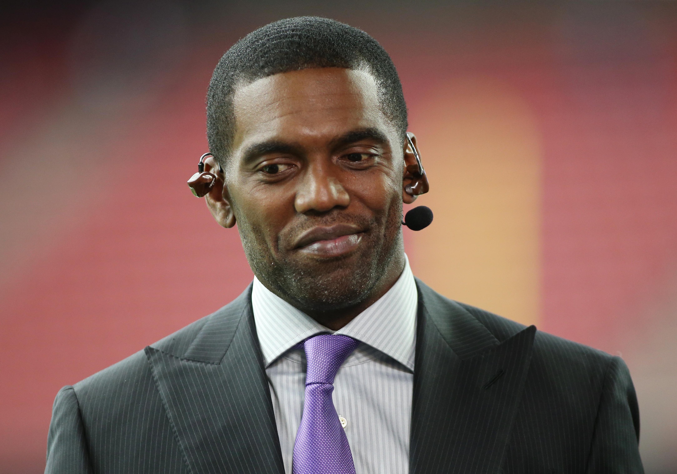 There Has To Be A Way To Retire (Or At Least Honor) Randy Moss' Jersey ...