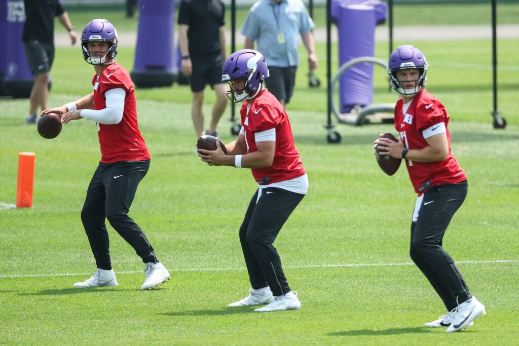Minnesota's Quarterback Situation Is Starting To Get Awkward - Zone ...